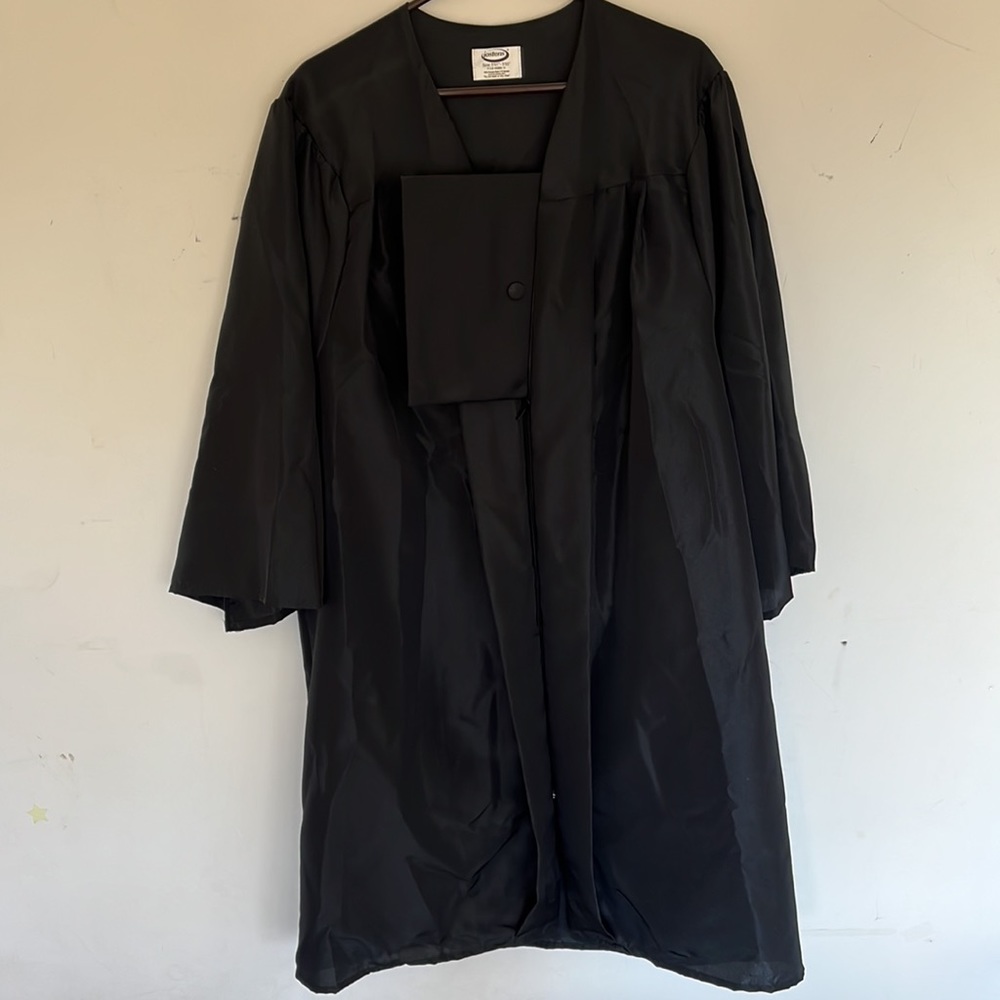 Jostens Black Graduation Gown 5’01-5’03 With Mortar B… - Gem